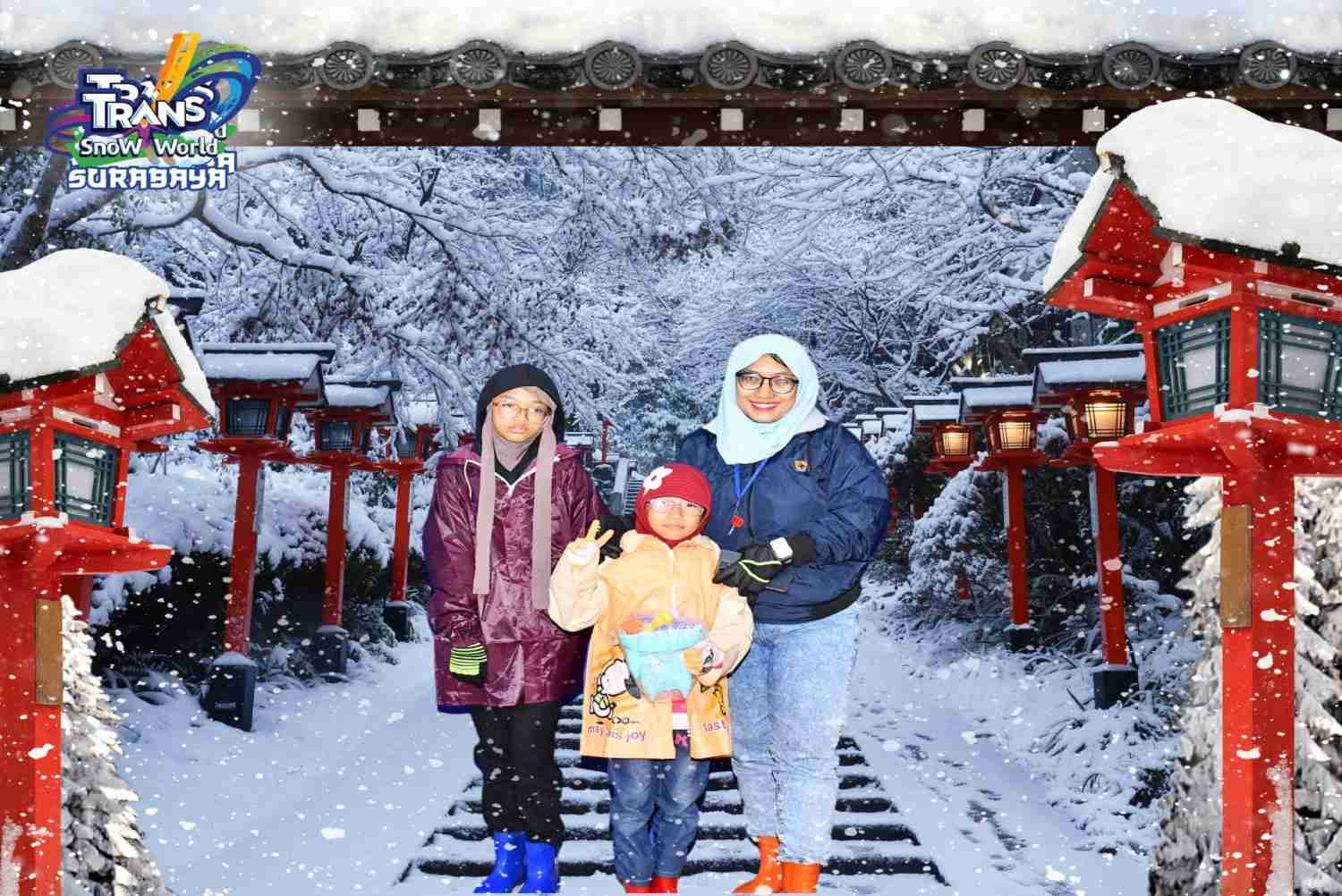 Trans Snow World, Nikmati Sensasi Main Salju di Teriknya Surabaya – Home